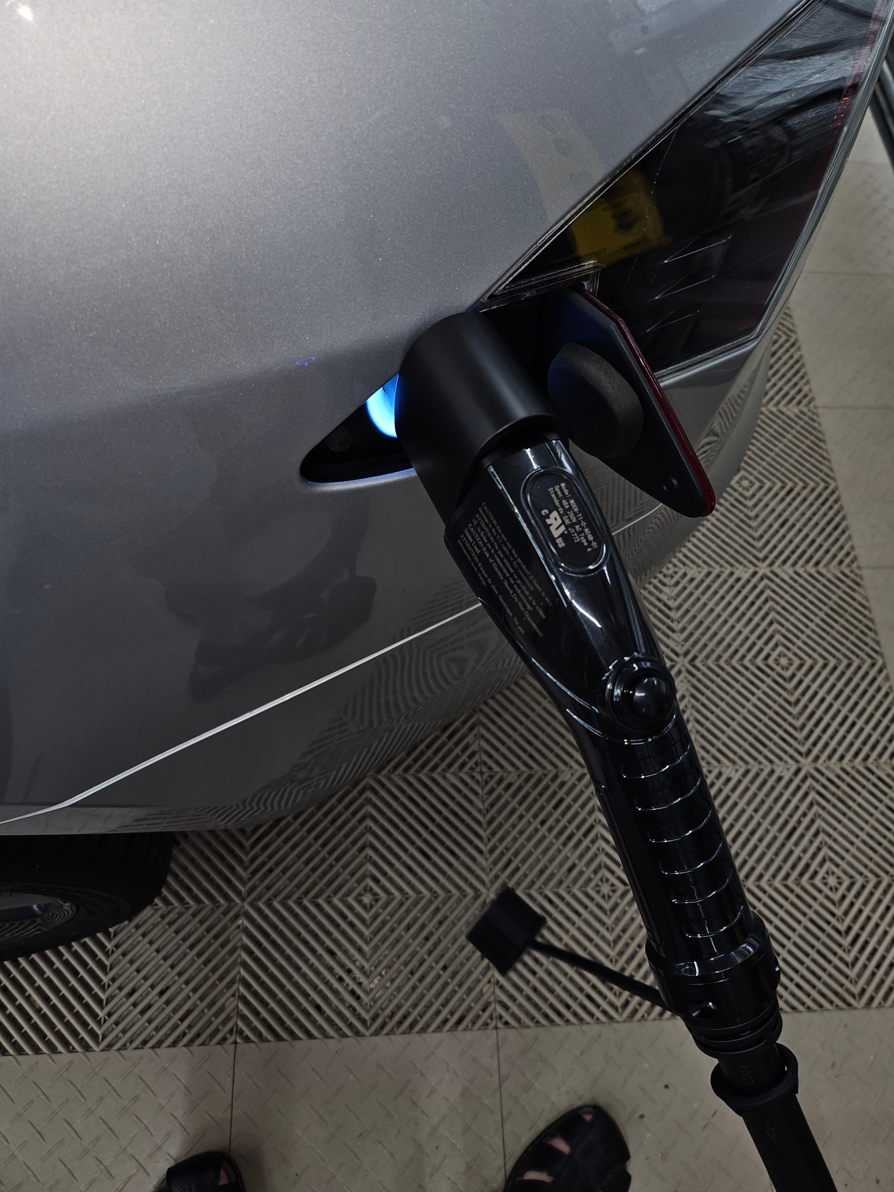 How to choose between Hardwire and Plug-In EV Charger? – Daolar-EV